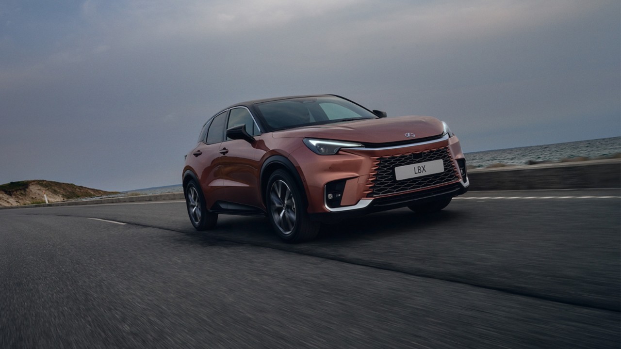Der selbstladende Lexus LBX Hybrid | Lexus DE