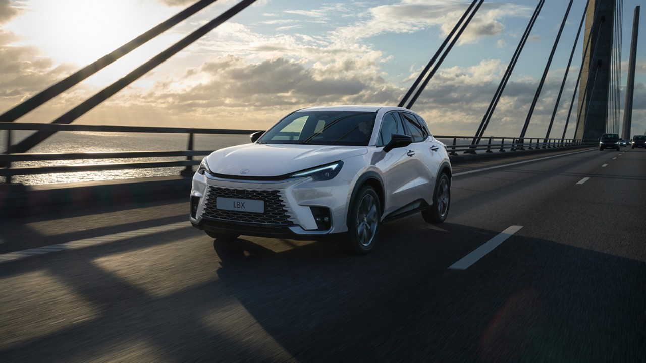 Der selbstladende Lexus LBX Hybrid | Lexus DE