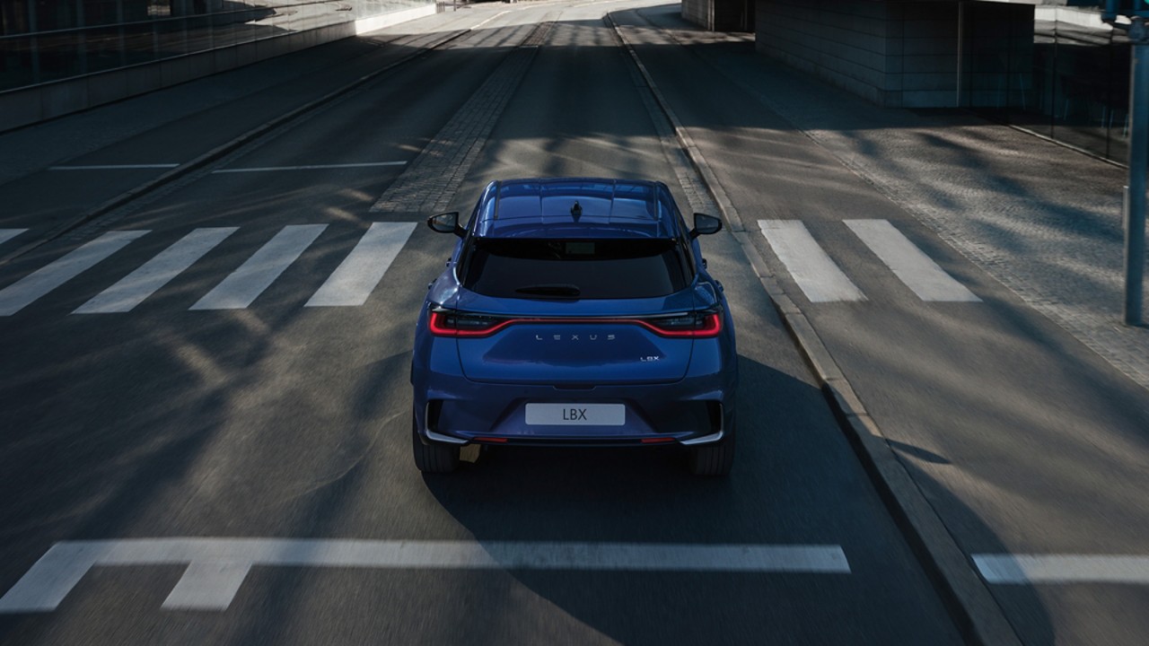 Der selbstladende Lexus LBX Hybrid | Lexus DE