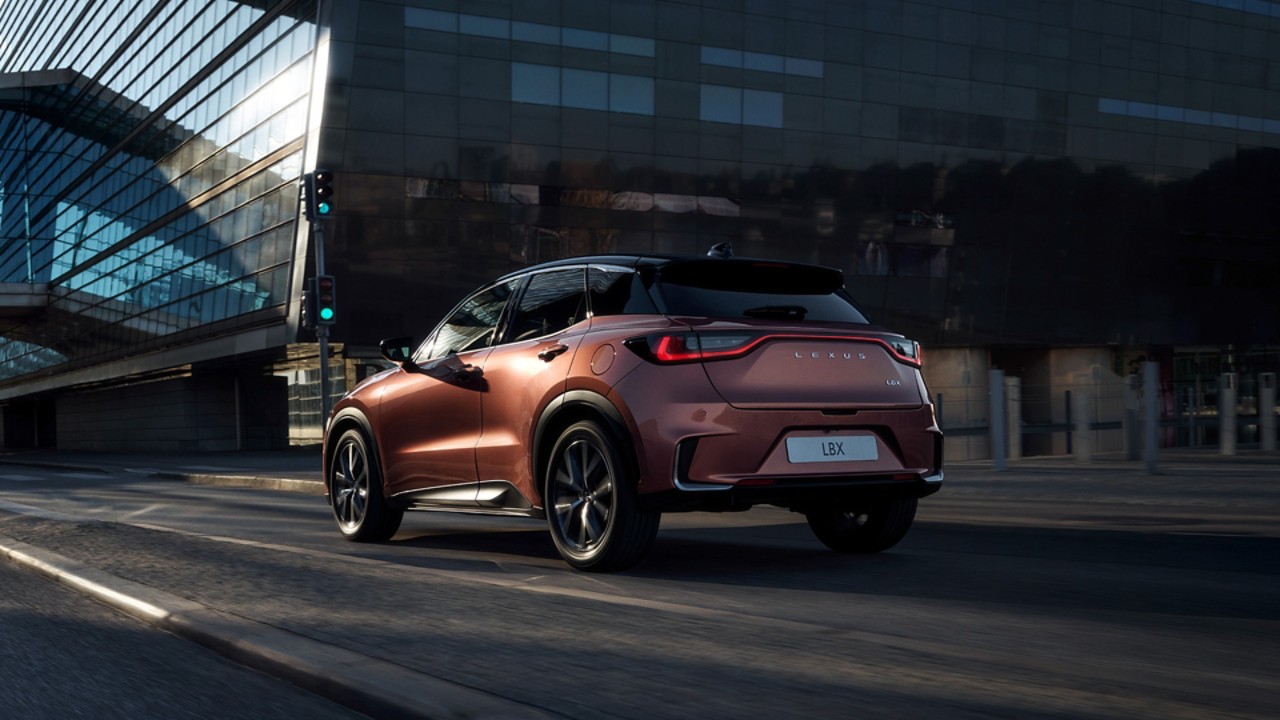 Der selbstladende Lexus LBX Hybrid | Lexus DE